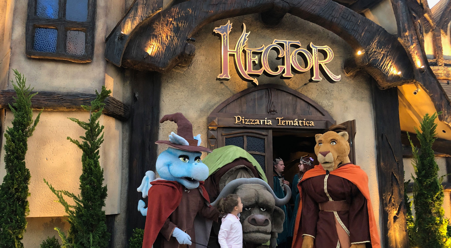 Hector pizzaria temática Gramado: escola de magia com pizza